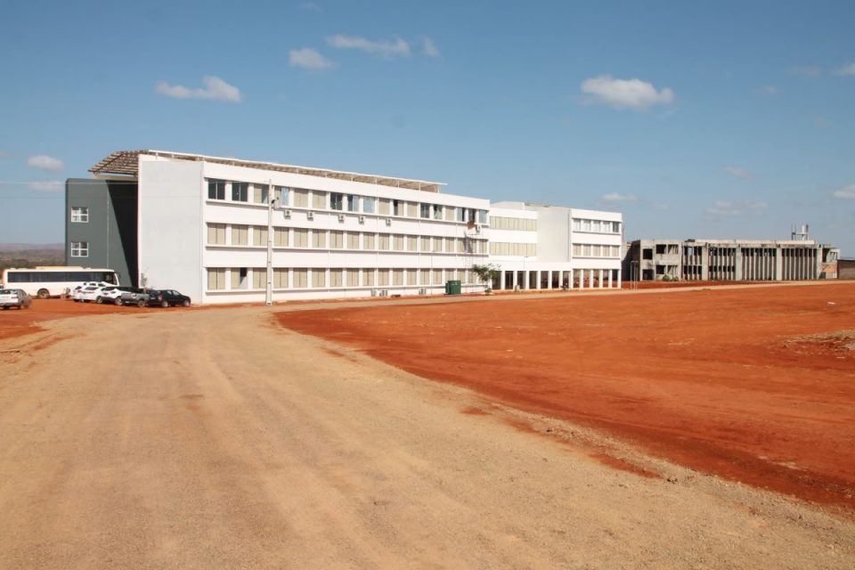 Empresário de Unaí volta a beneficiar a educação - Portal Unai